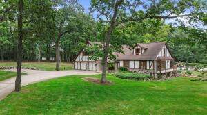 N71W30654 Mary Hill Dr, Merton, WI 53029 - MLS 1890280 - Coldwell Banker