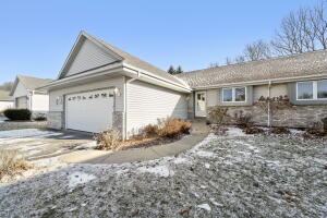 W196N11460 Shadow Wood Dr, Germantown, WI 53022 - MLS 1902873 ...