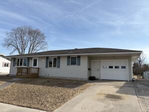 2717 42nd St, Two Rivers, WI 54241 - MLS 1909934 - Coldwell Banker