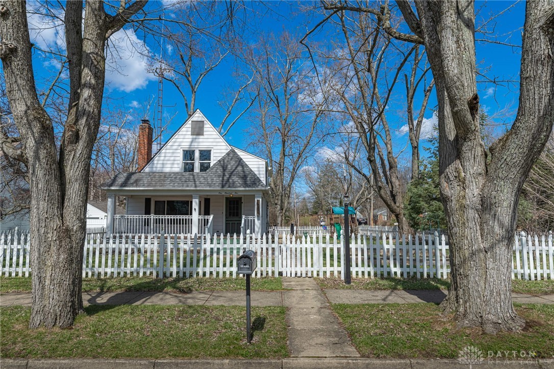 105 W Greenview Dr, Clayton, OH 45415 - MLS 928980 - Coldwell Banker