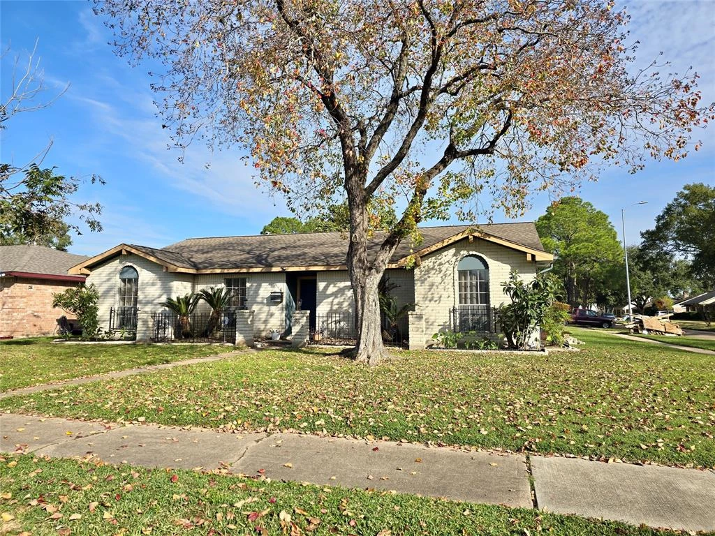 9202 Carvel Ln, Houston, TX 77036 - MLS 45456301 - Coldwell Banker