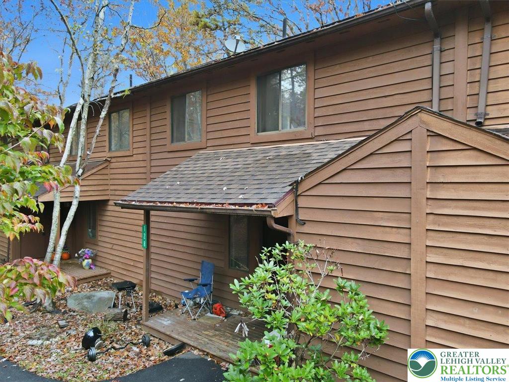 128 Meadow View Ct, Lehman Twp, PA 18324 - MLS 766832 - Coldwell Banker