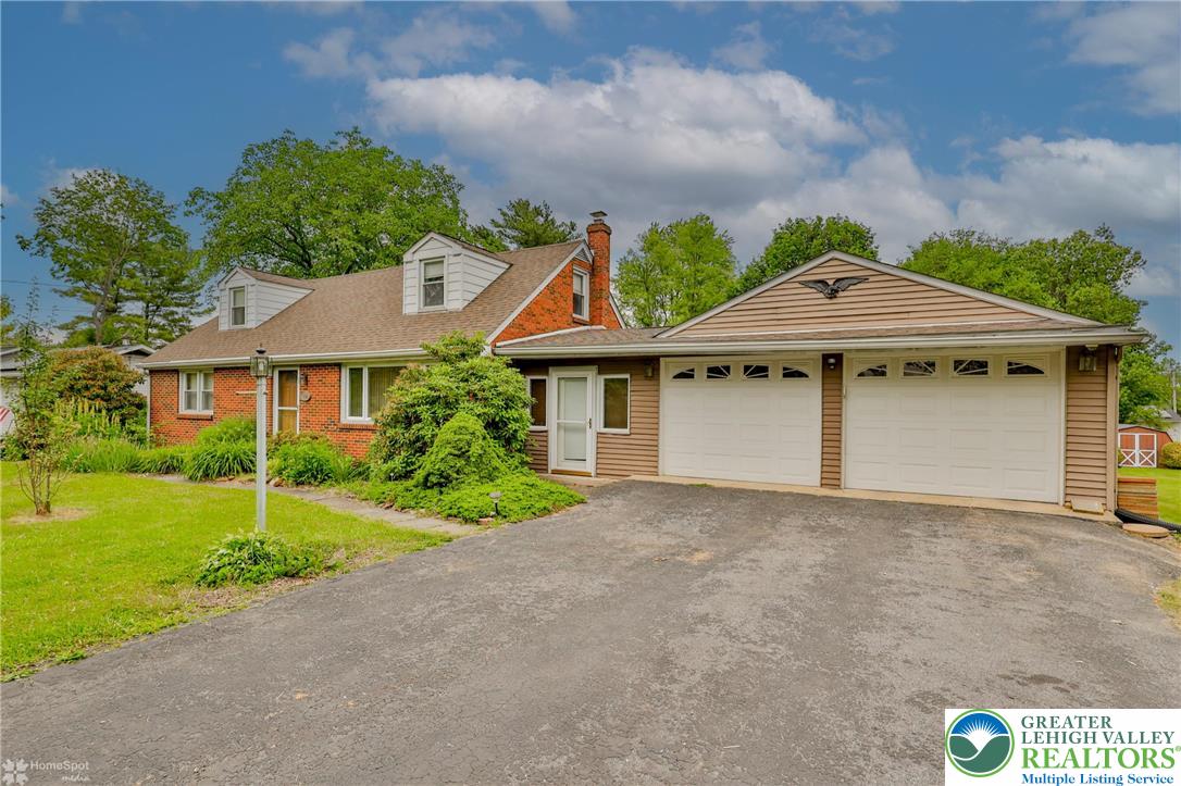 1390 Oakwood Dr, Hanover Twp, PA 18017 - MLS 759116 - Coldwell Banker