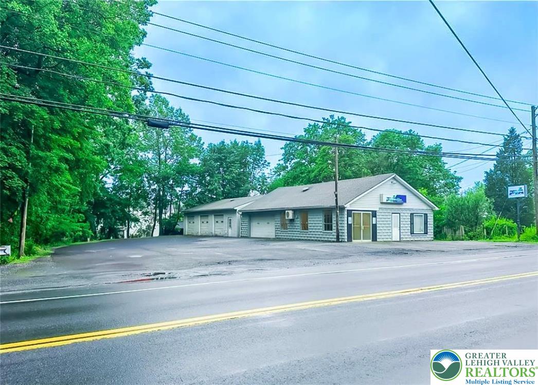 4341 W Mountain View Dr, Lehigh Township, PA 18088 - MLS 759618 - Coldwell Banker