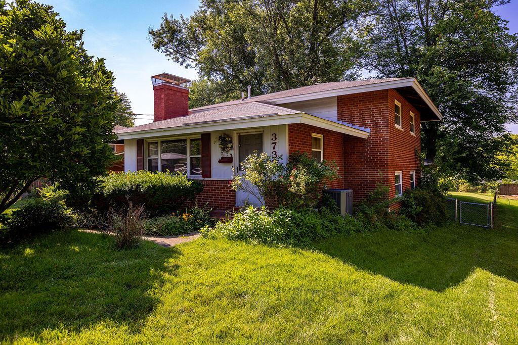 3733 Lyndon Center Ct, Cincinnati, OH 45236 - MLS 225027701 - Coldwell ...
