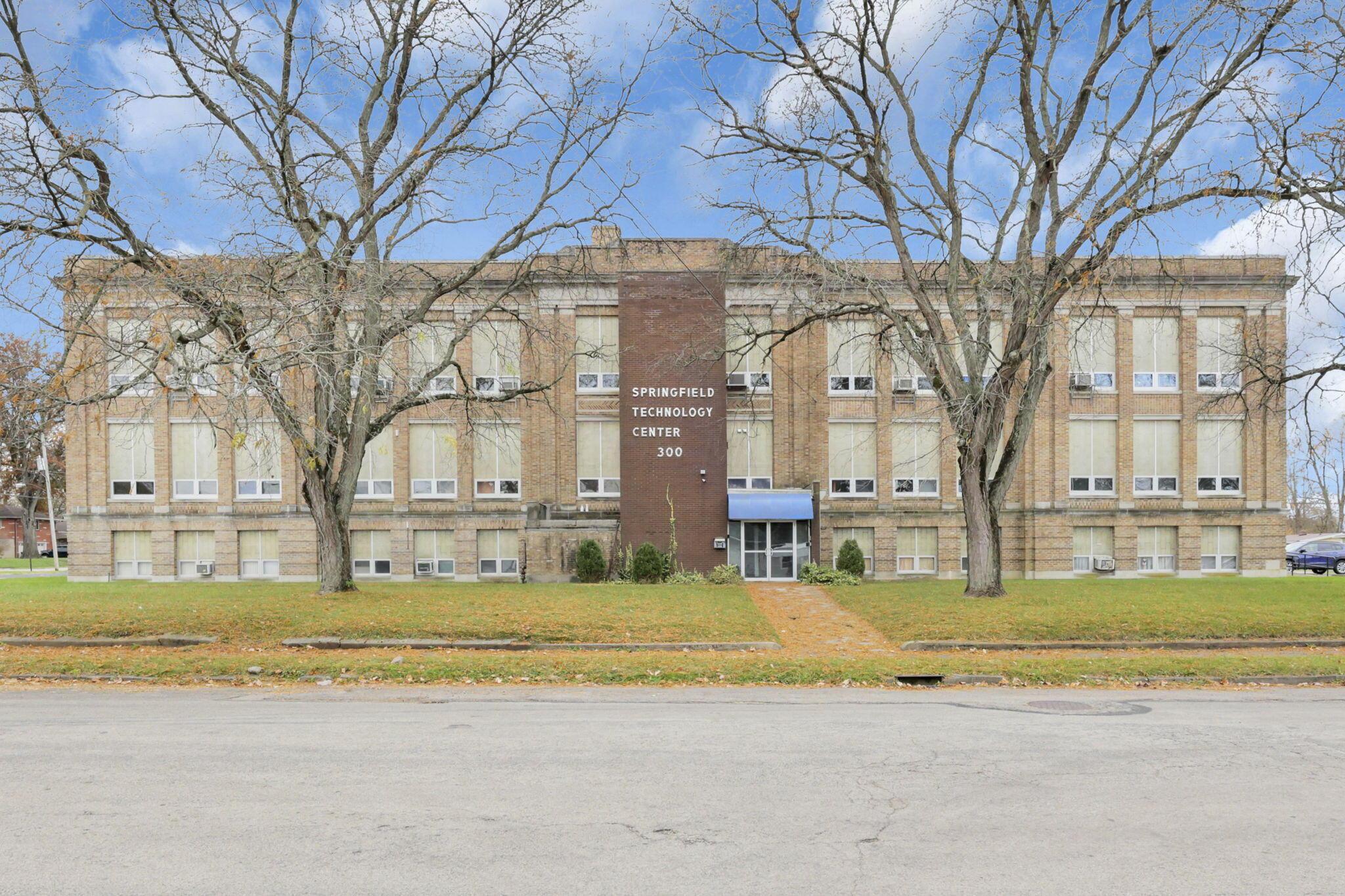 300 E Auburn Ave, Springfield, OH 45505 - MLS 225045834 - Coldwell Banker