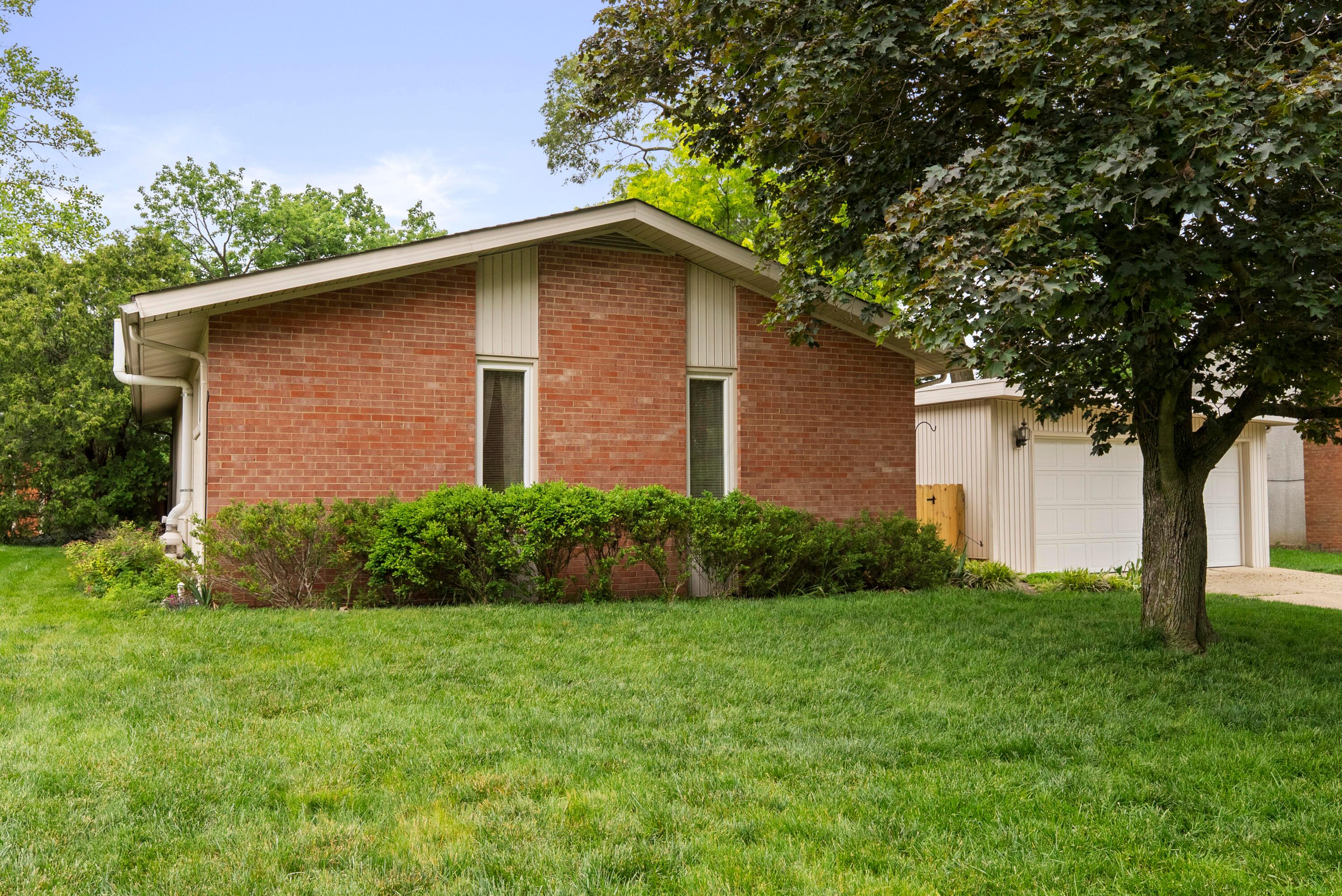 998 Norway Dr, Columbus, OH 43221 - MLS 226018721 - Coldwell Banker
