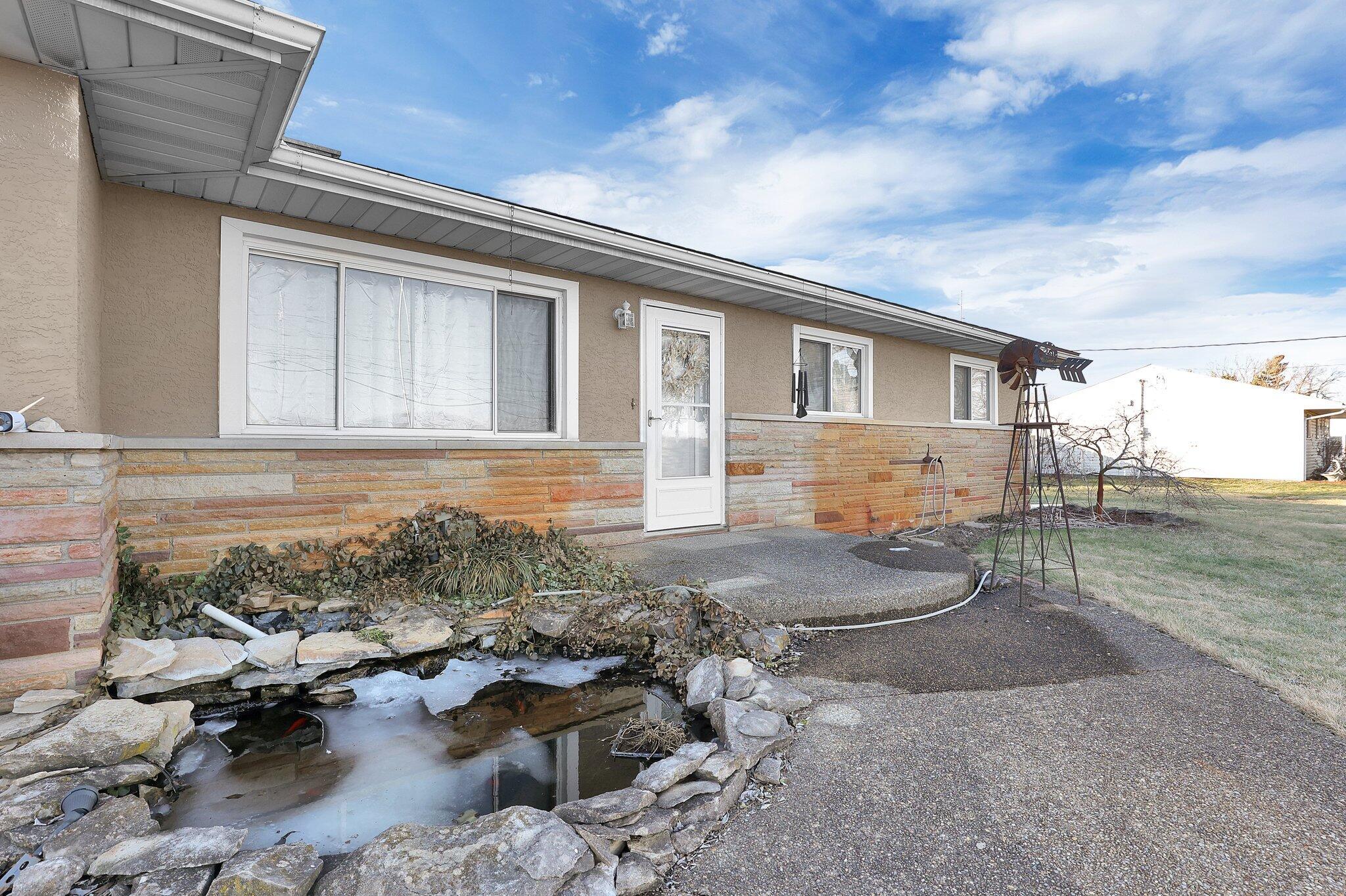 6715 Lockbourne Rd, Lockbourne, OH 43137 - MLS 225001842 - Coldwell Banker