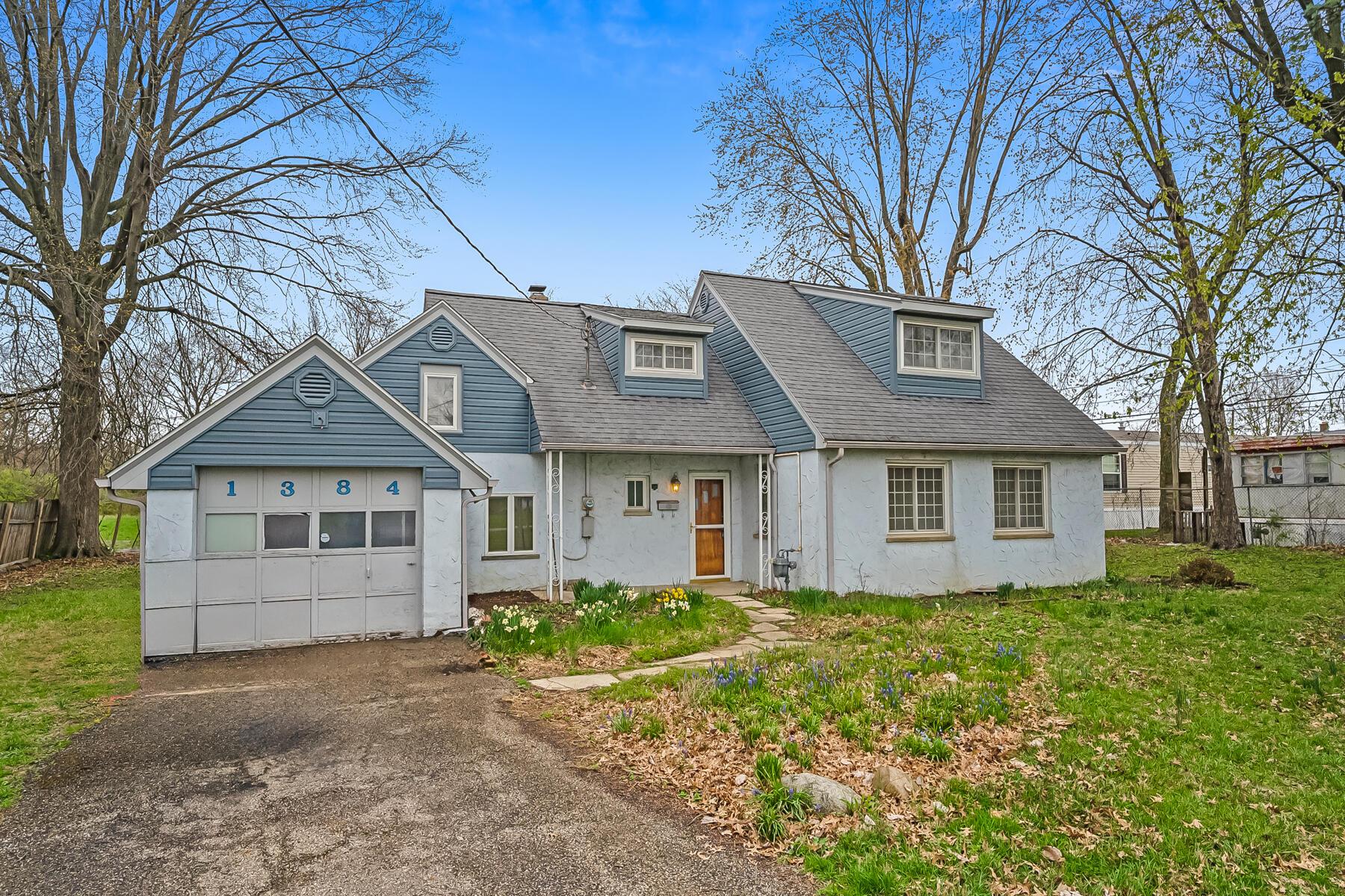 1384 Moler Rd, Columbus, OH 43207 - MLS 225011067 - Coldwell Banker