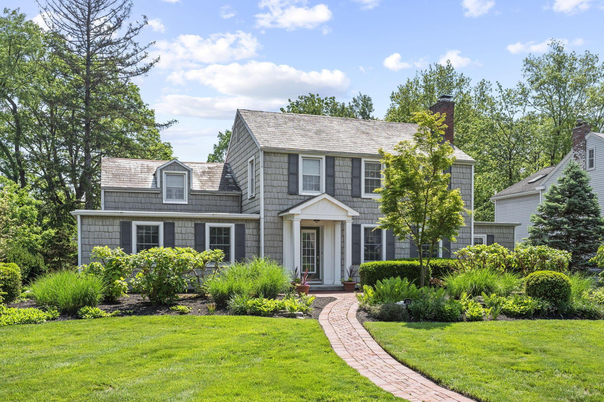 122 N Stanwood Rd, Bexley, OH 43209 - MLS 225017594 - Coldwell Banker