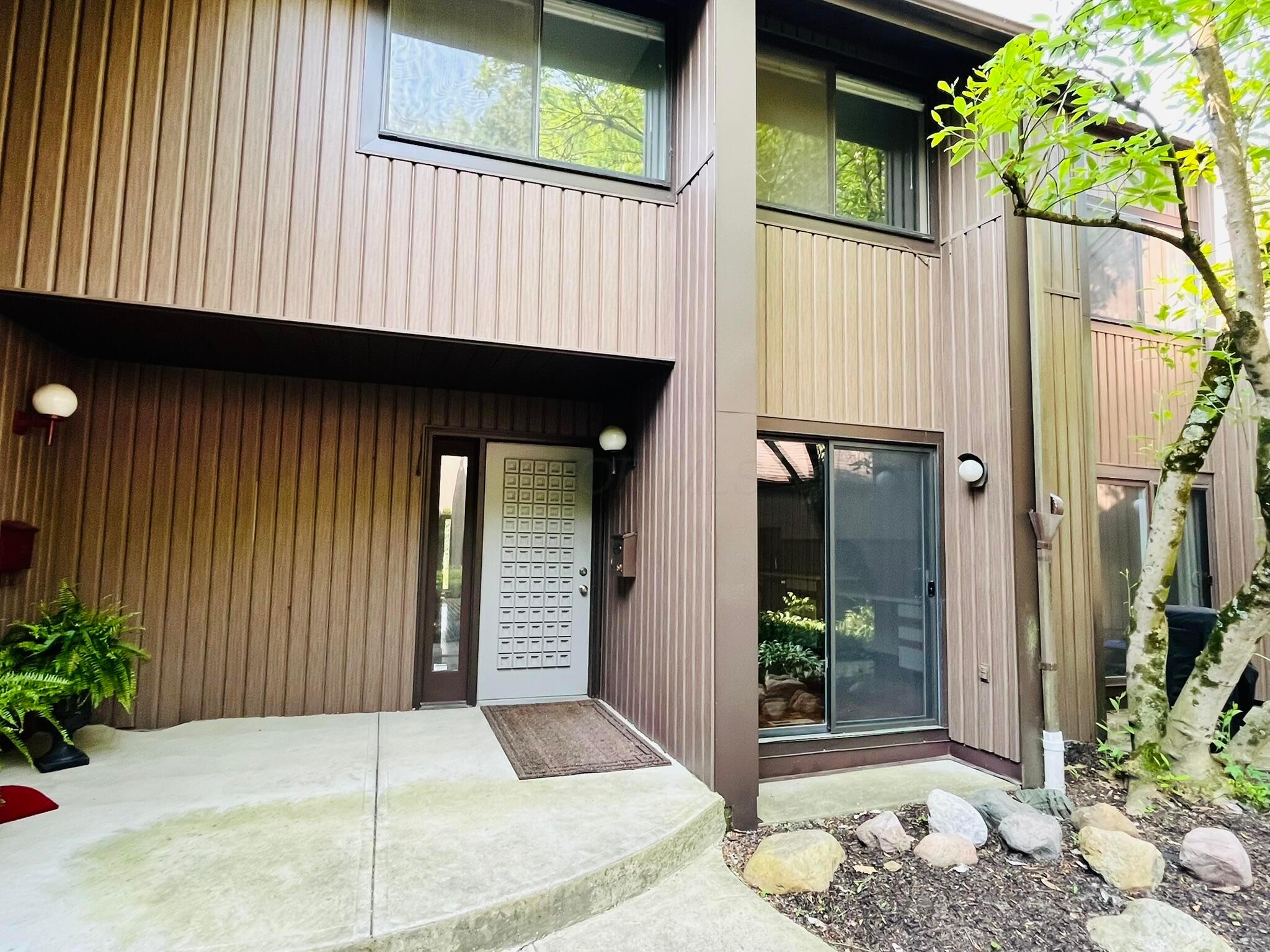 691 Tall Oaks Ct, Newark, OH 43055 - MLS 225019492 - Coldwell Banker