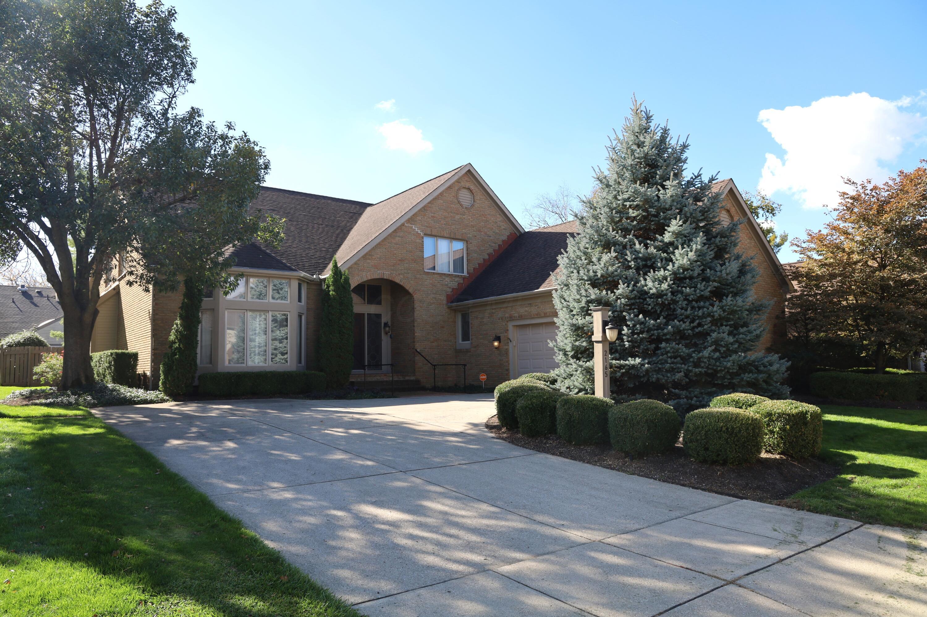 2165 Partlow Dr, Columbus, OH 43220 - MLS 225040678 - Coldwell Banker