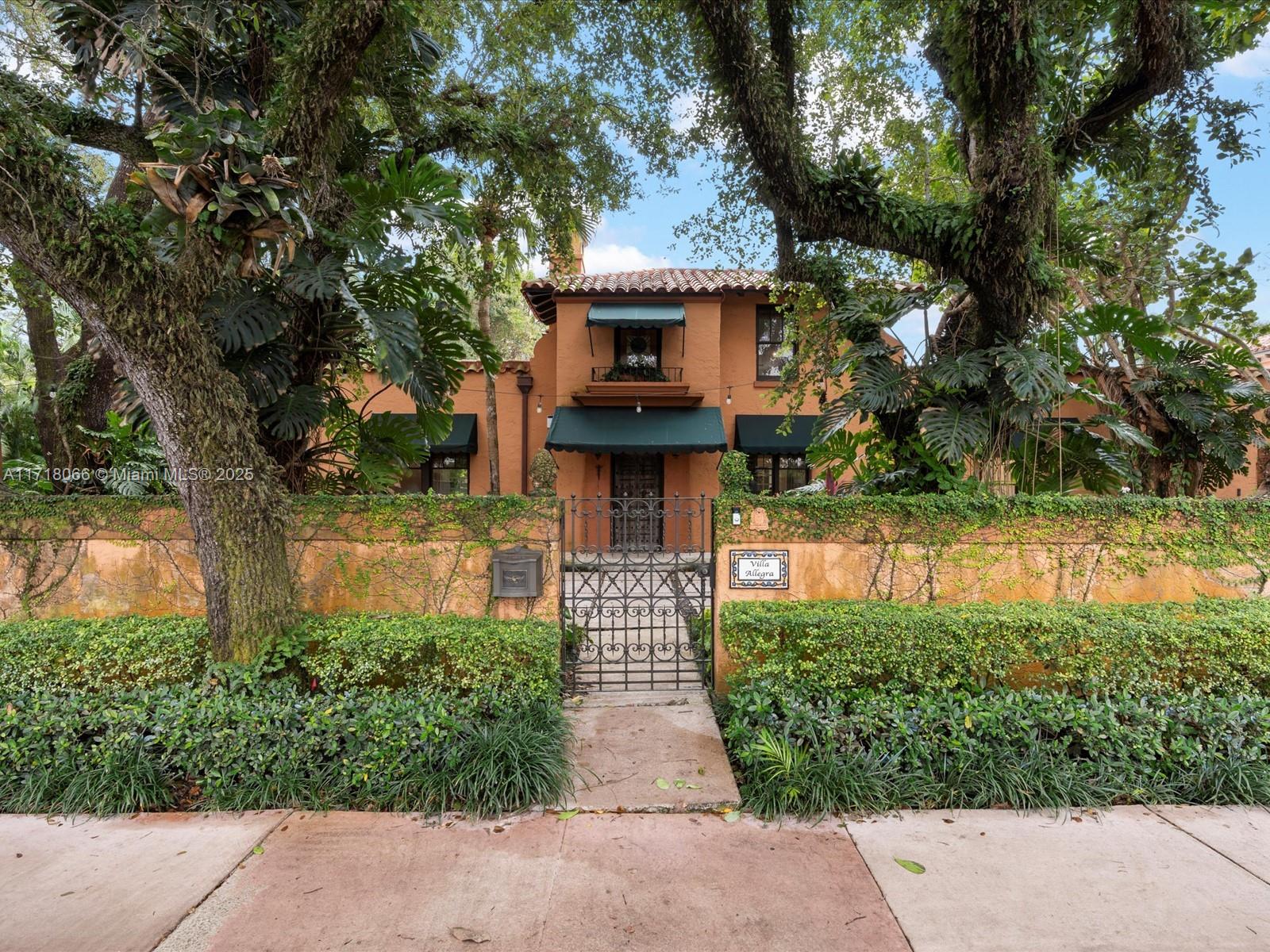 1006 S Greenway Dr, Coral Gables, FL 33134 - MLS A11718066 - Coldwell ...