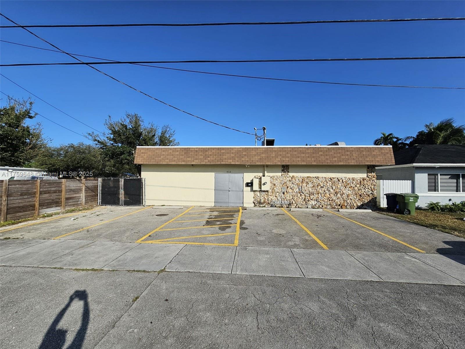 913 SW 8th Ave, Hallandale Beach, FL 33009 - MLS A11759648 - Coldwell ...