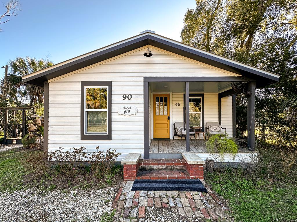 90 8th St, Apalachicola, FL 32320 - MLS 320975 - Coldwell Banker