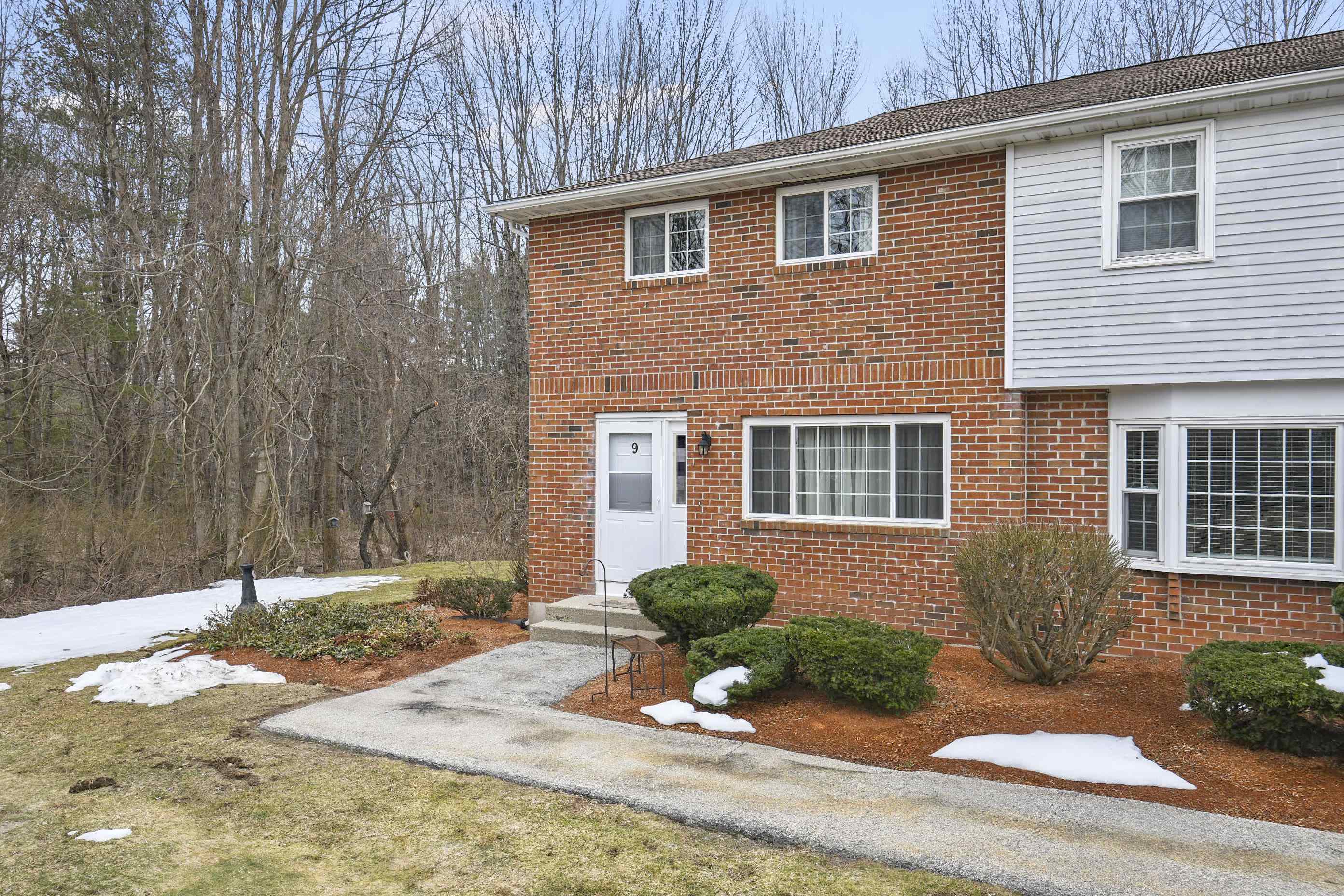 9 Oakridge Dr, Londonderry, NH 03053 - MLS 4949264 - Coldwell Banker