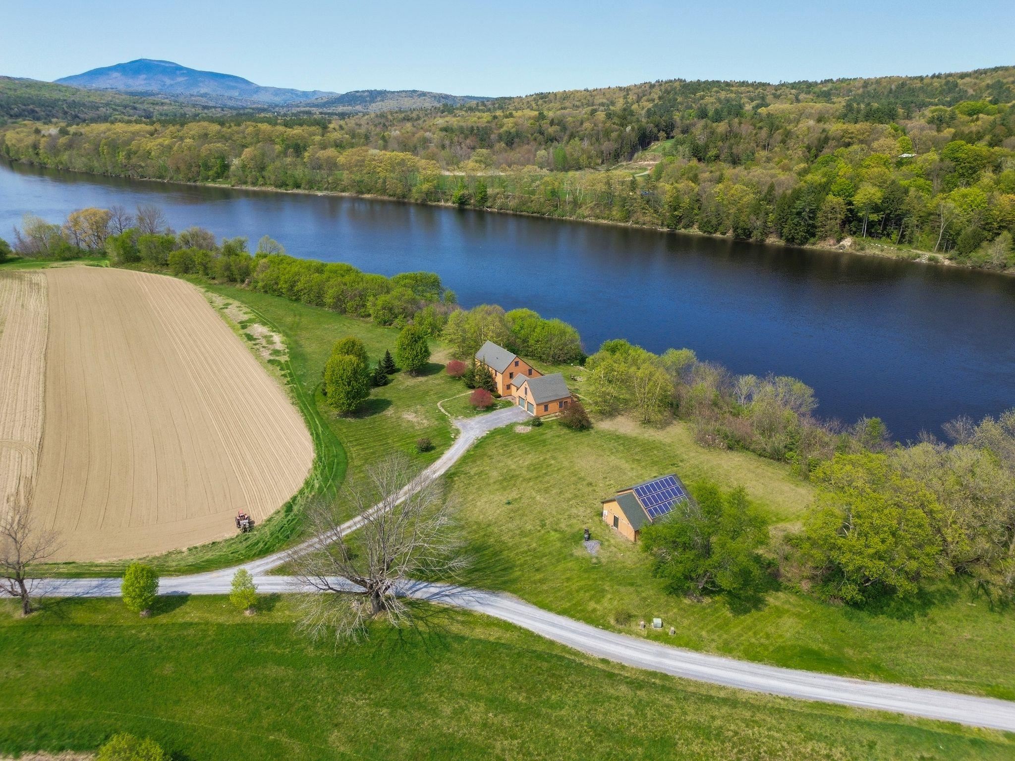 1811 Connecticut River Rd, Springfield, VT 05156 - MLS 4952457 ...