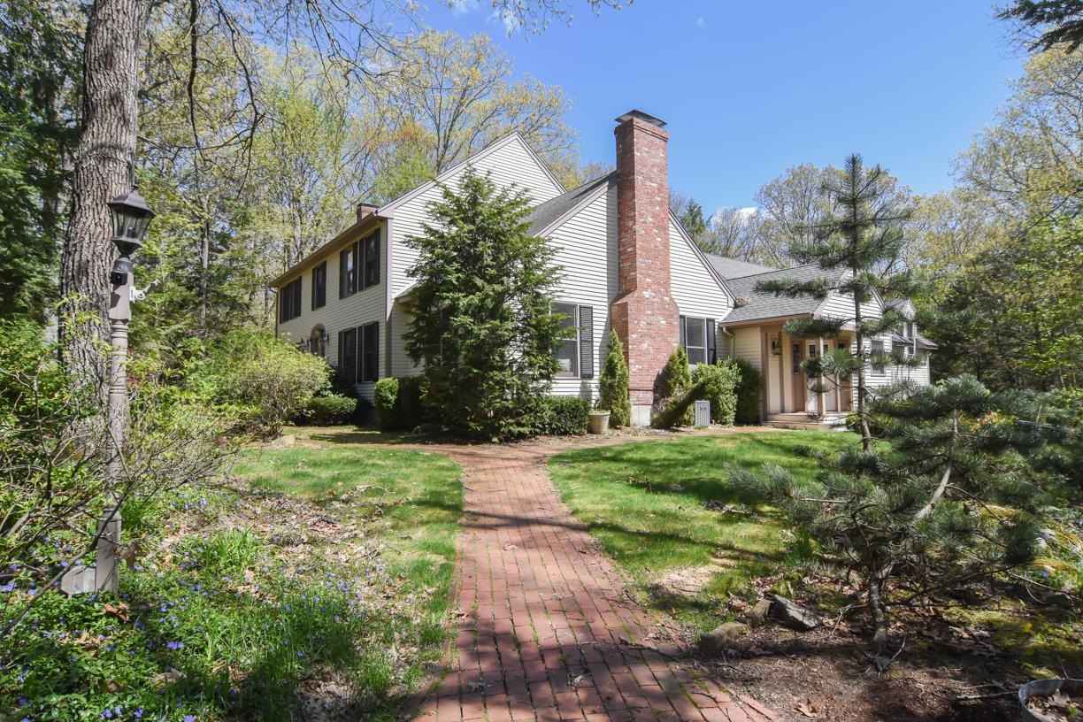 4 Village Common Ct, Amherst, NH 03031 - MLS 4952569 - Coldwell Banker