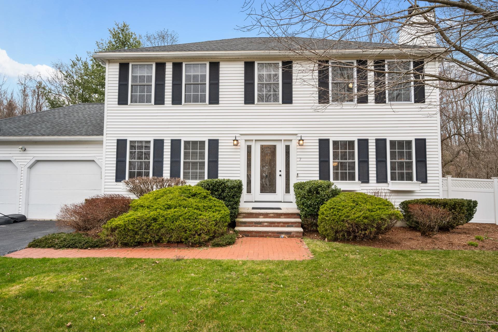 7 Sousa Blvd, Hudson, NH 03051 - MLS 4990487 - Coldwell Banker