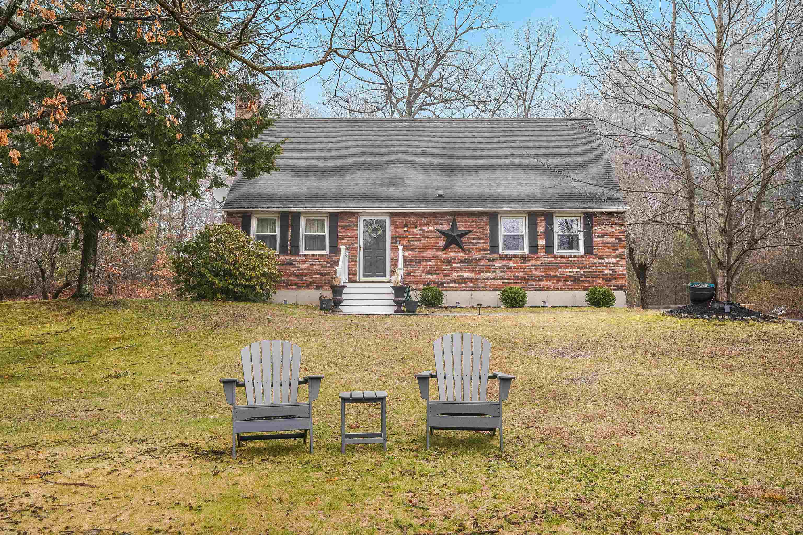 6 Alan Cir, Londonderry, NH 03053 - MLS 5034540 - Coldwell Banker