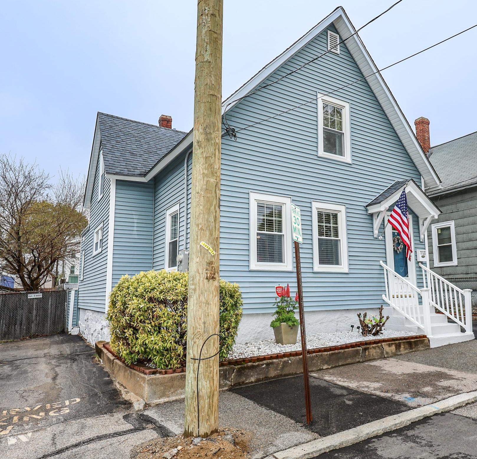 10 Russell St, Manchester, NH 03104 - MLS 5039504 - Coldwell Banker