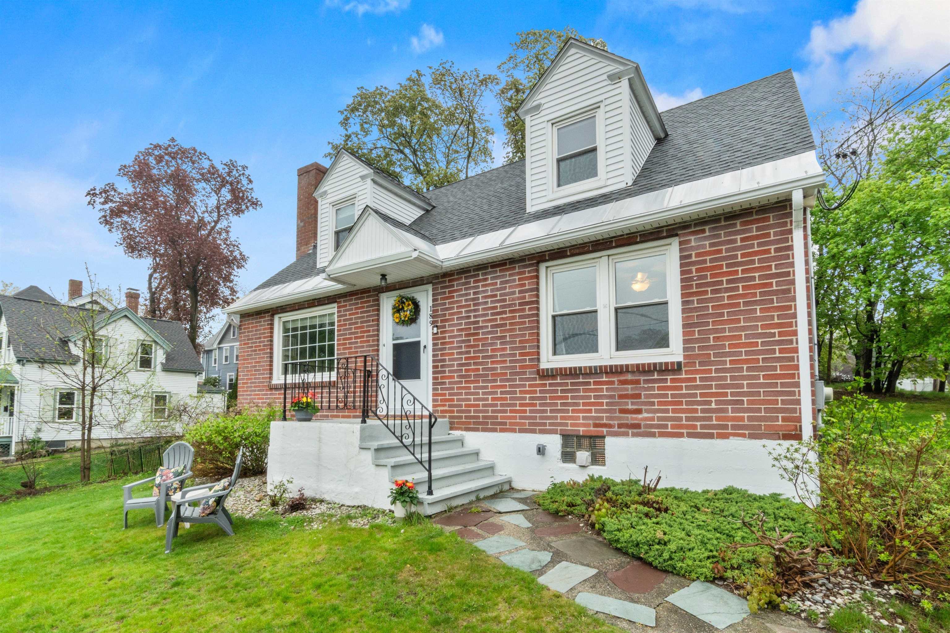189 Russell St, Manchester, NH 03104 - MLS 5039819 - Coldwell Banker