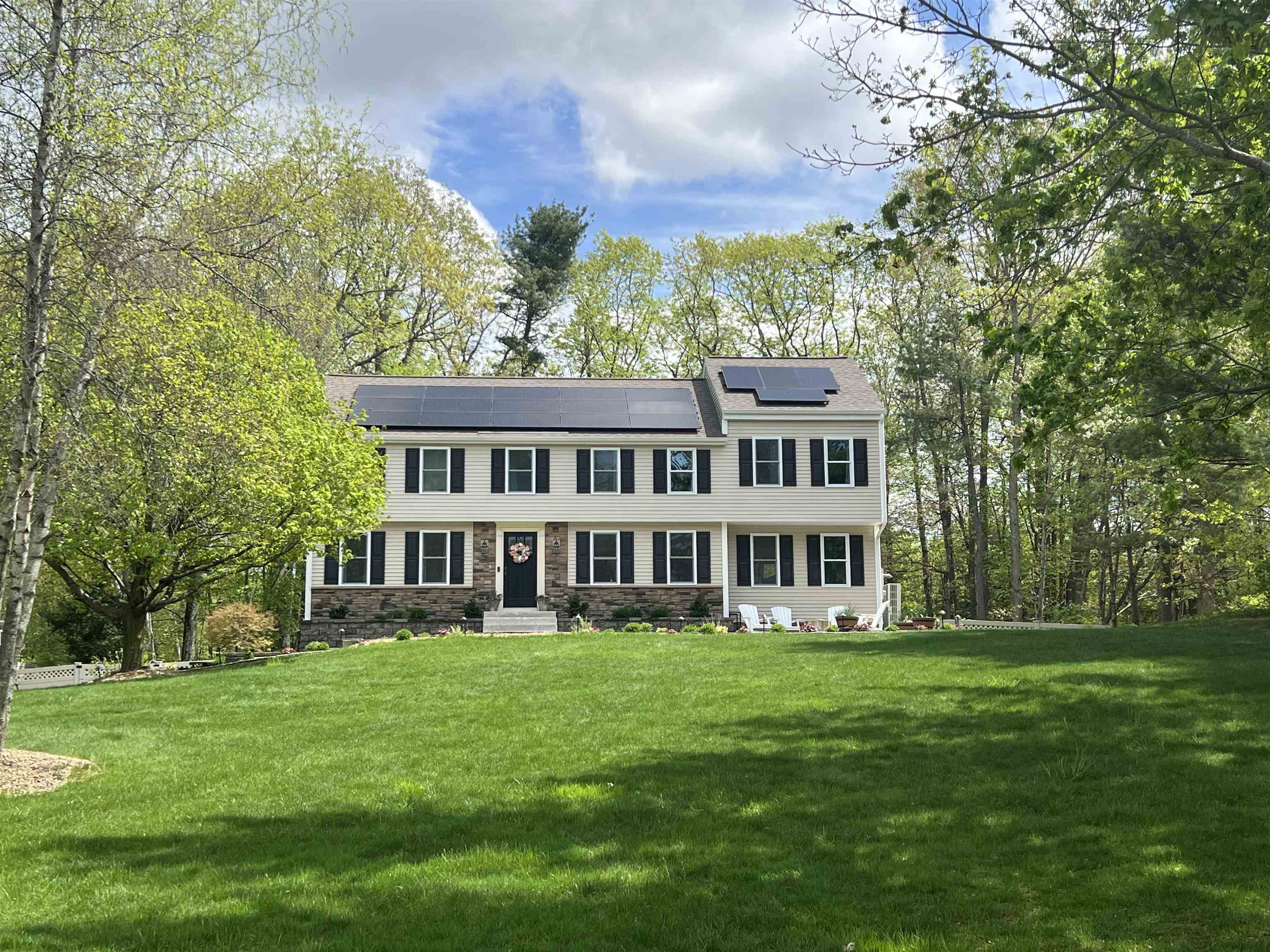 11 Village Brook Ln, Derry, NH 03038 - MLS 5039870 - Coldwell Banker