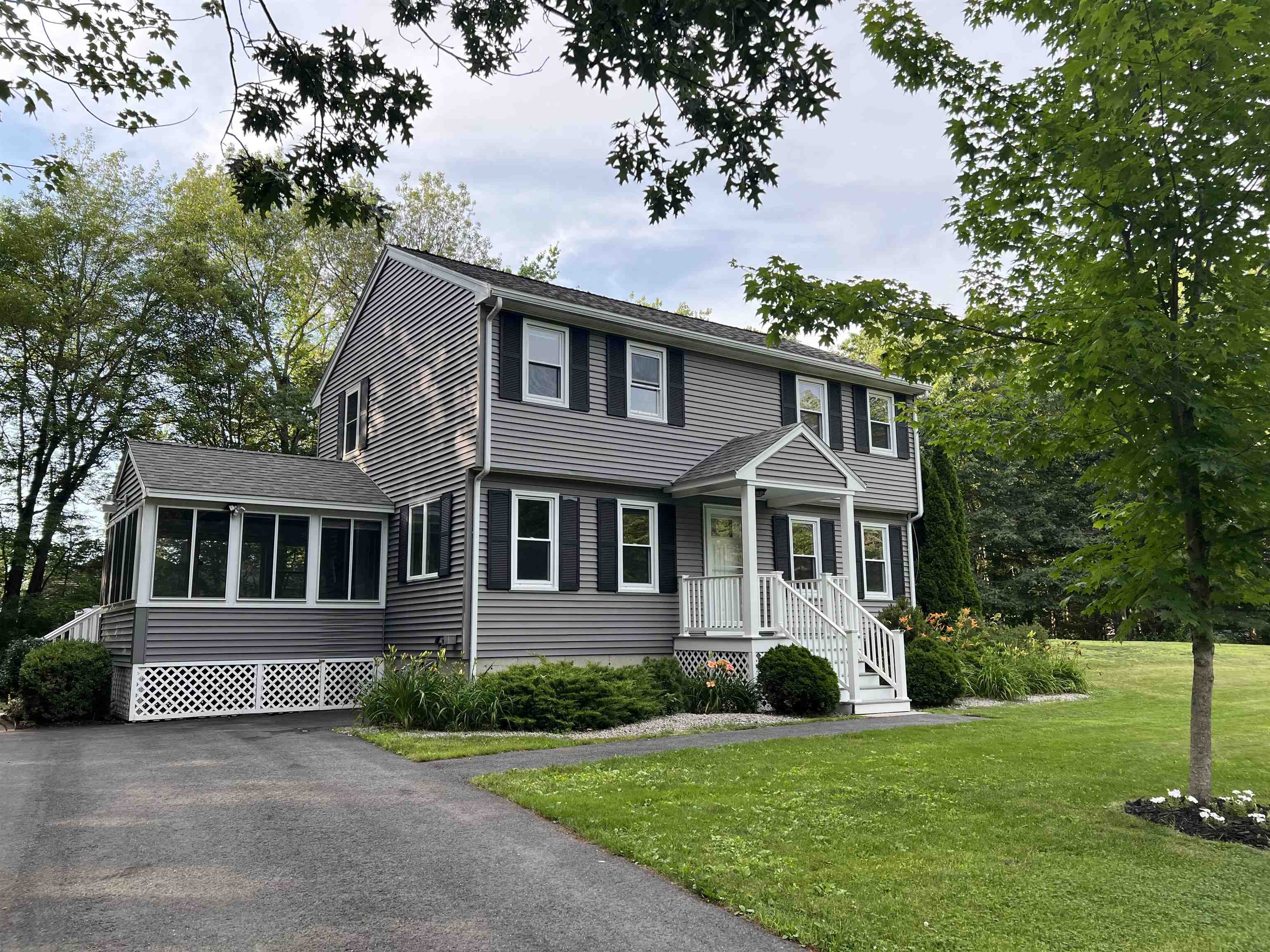 2 Kristin Dr, Derry, NH 03038 - MLS 5050972 - Coldwell Banker