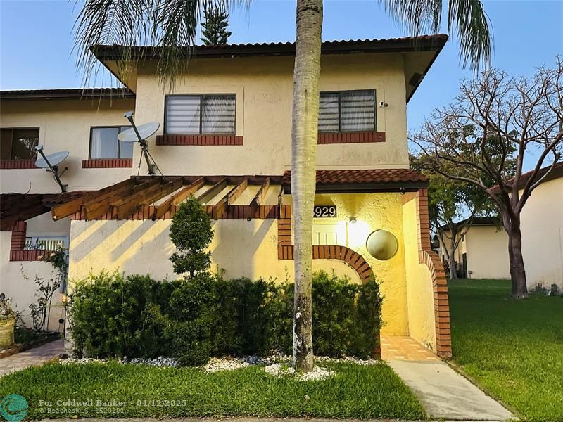 8929 Springtree Lakes Dr, Sunrise, FL 33351 - MLS F10498002 - Coldwell ...