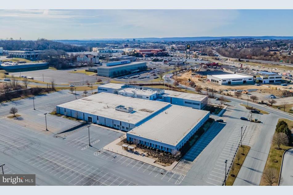 3815 Tecport Dr, Harrisburg, PA 17111 - MLS PADA2022074 - Coldwell Banker