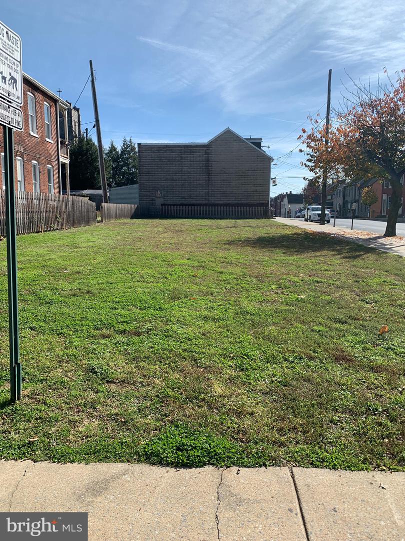 400 Locust St, Columbia, PA 17512 - MLS PALA2027498 - Coldwell Banker