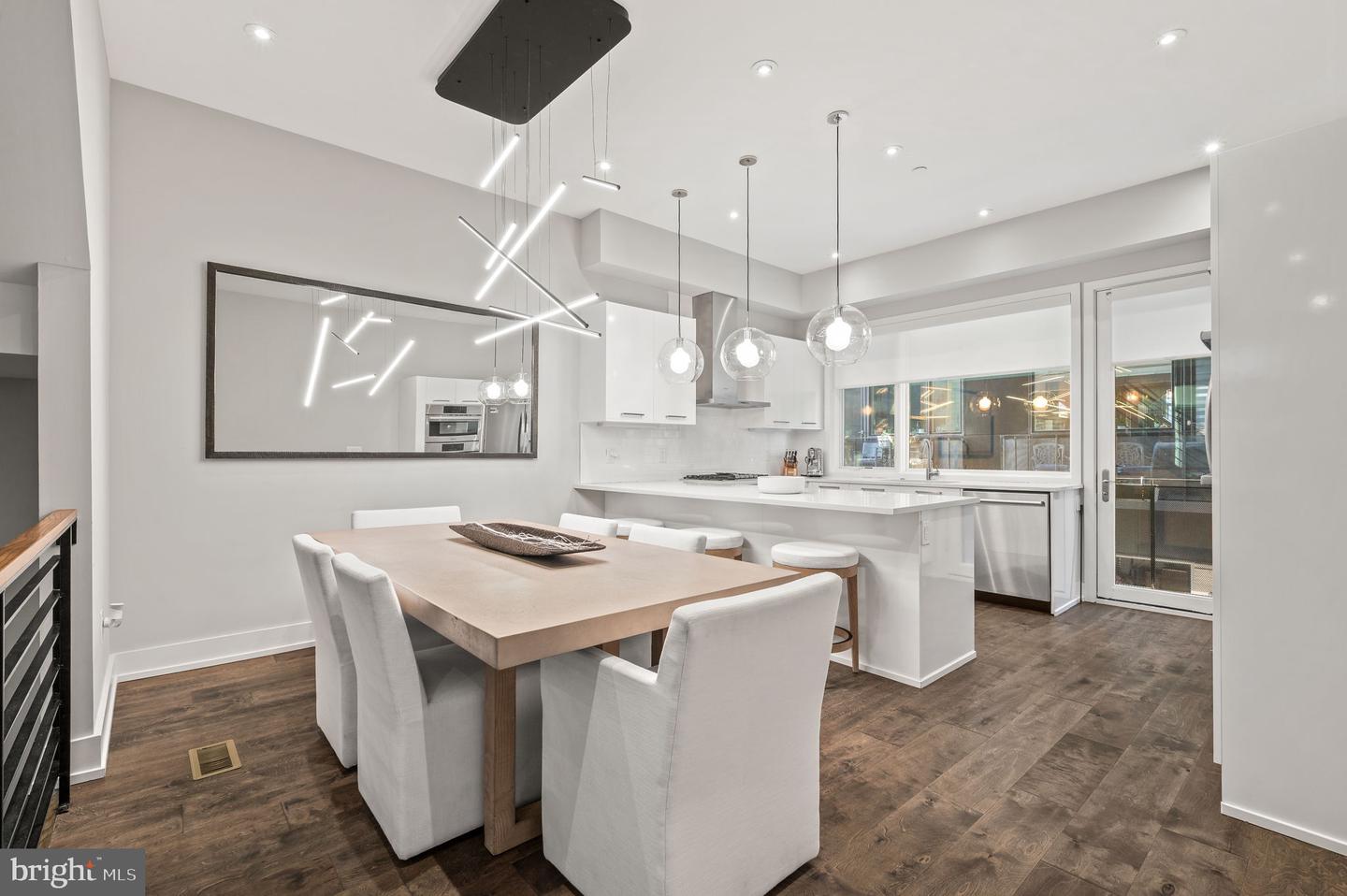 613 N 6th St, Philadelphia, PA 19123 - MLS PAPH2422036 - Coldwell Banker
