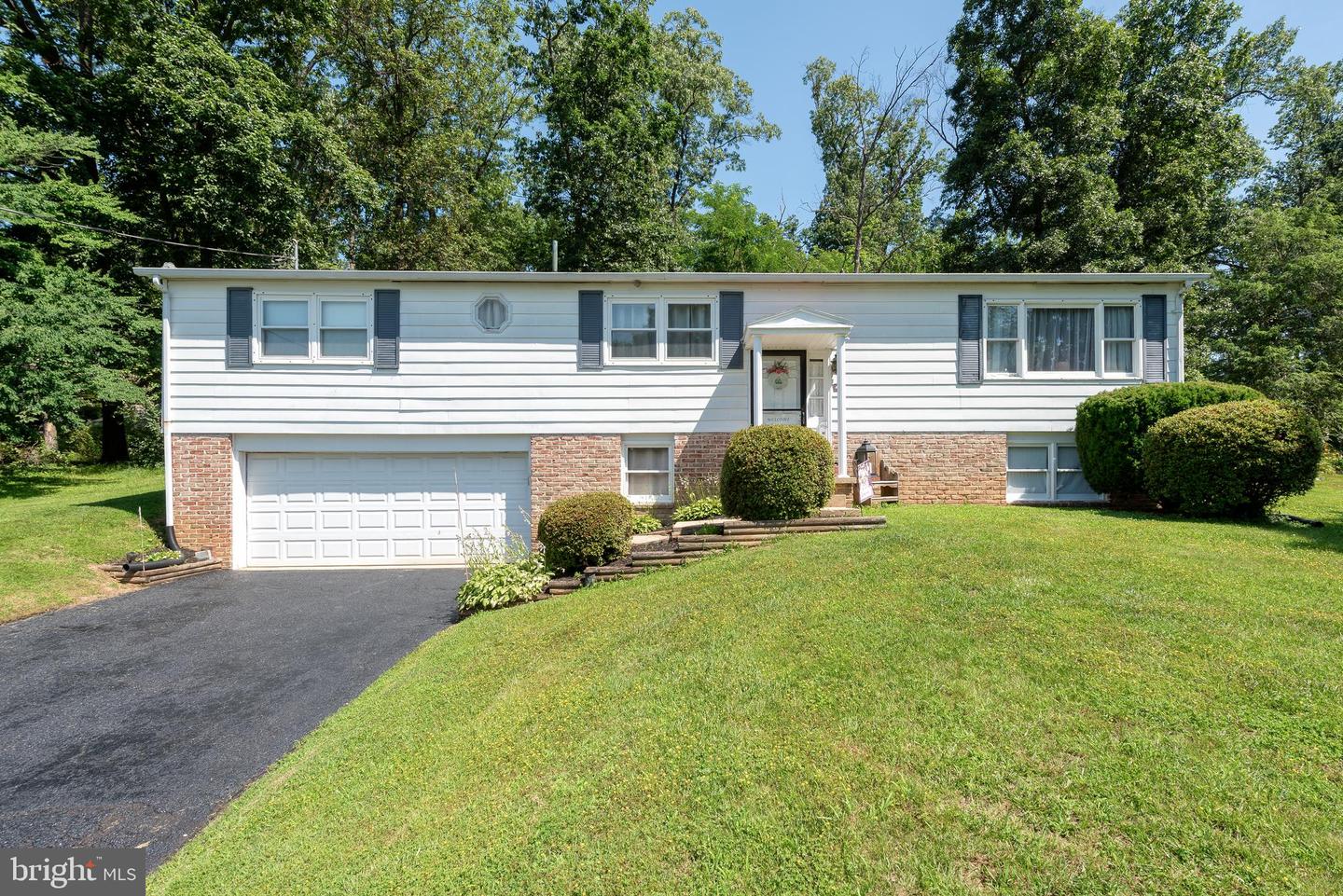 41 Oak Dr, Mount Wolf, PA 17347 - MLS PAYK2083882 - Coldwell Banker