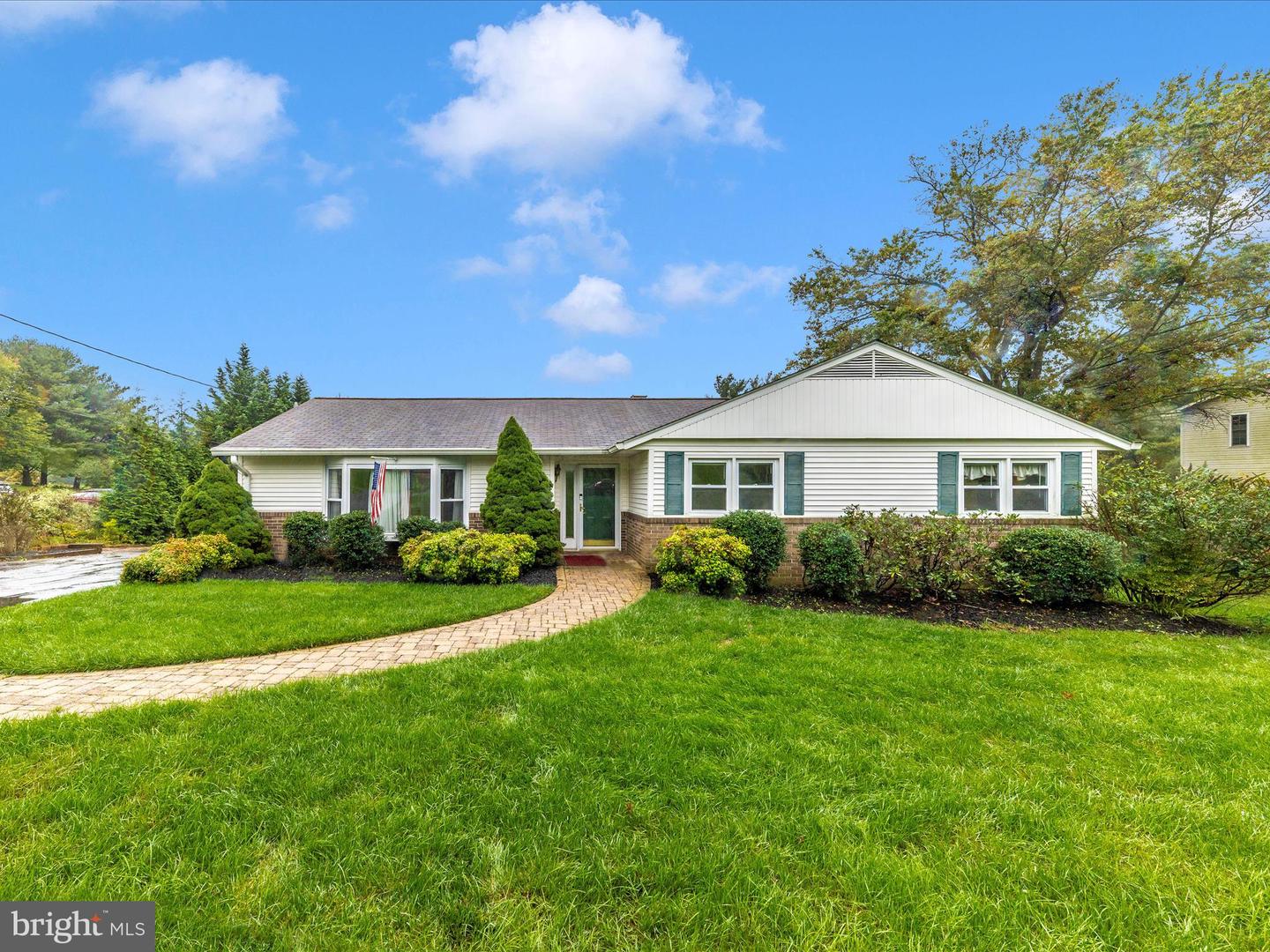 27517 Mt Radnor Dr, Damascus, MD 20872 - MLS MDMC2151564 - Coldwell Banker