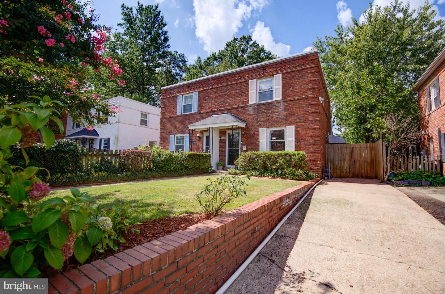 850 S Irving St, Arlington, VA 22204 - MLS VAAR2063702 - Coldwell Banker