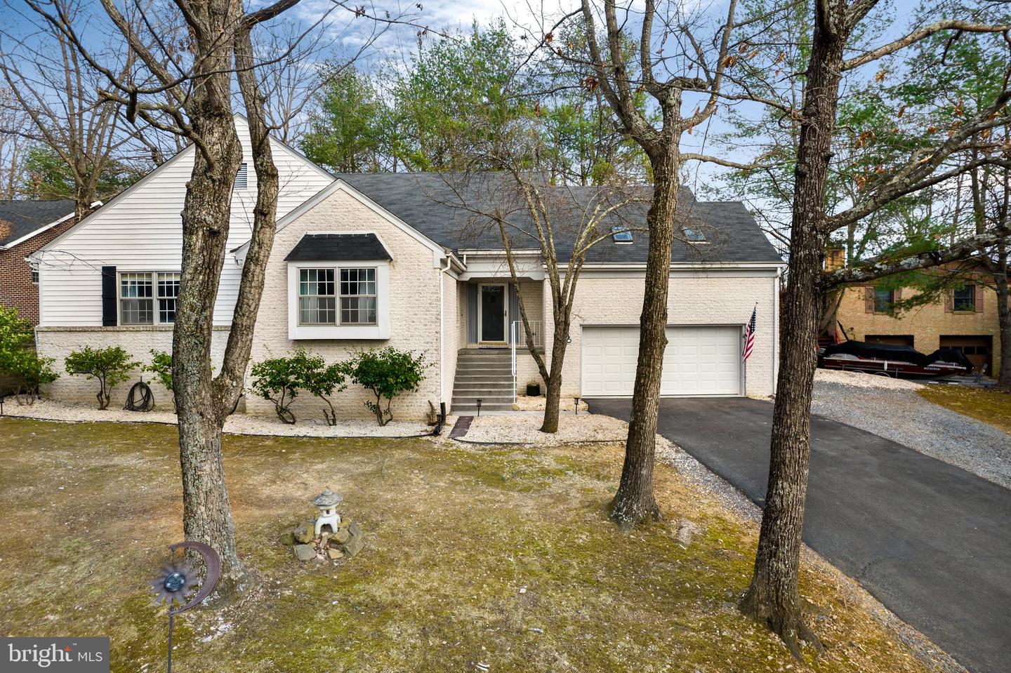 222 Fairway Cir, Cross Junction, VA 22625 - MLS VAFV2005256 - Coldwell ...