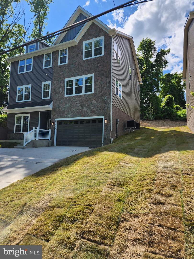 18518 Old Triangle Rd, Triangle, VA 22172 - MLS VAPW2047084 - Coldwell ...