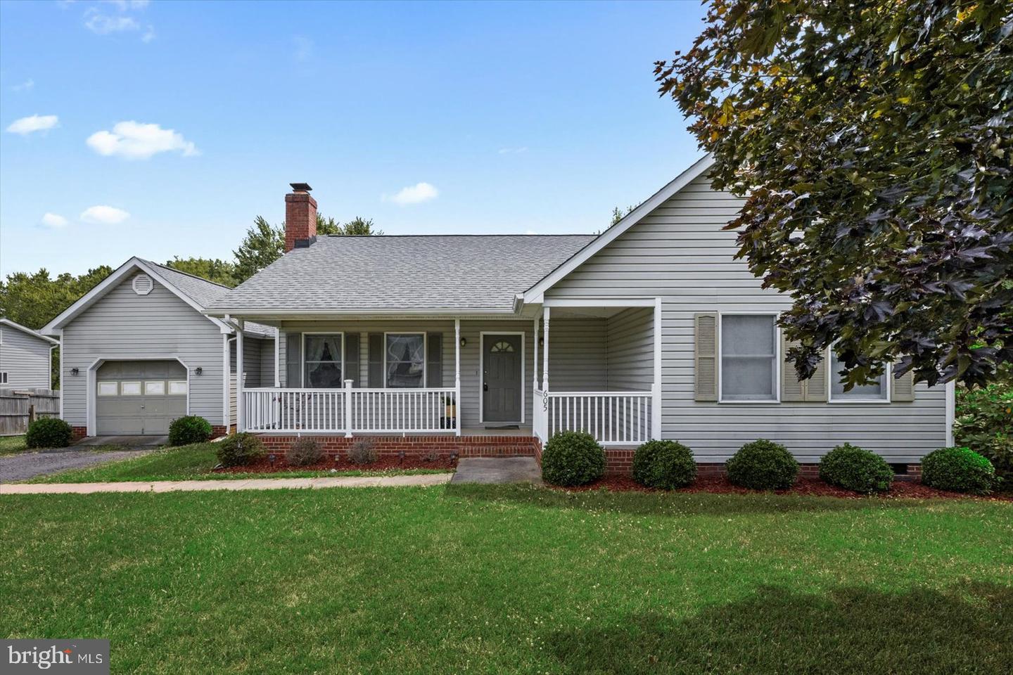 605 Montrose Dr, Fredericksburg, VA 22407 - MLS VASP2017774 - Coldwell ...