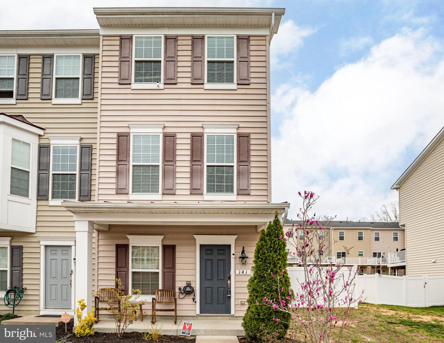 141 Tree Line Dr, Fredericksburg, VA 22405 - MLS VAST2028058 - Coldwell ...