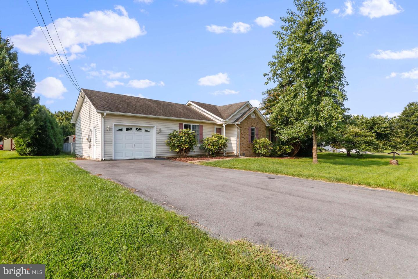 225 Rhoda Dr, Bunker Hill, WV 25413 - MLS WVBE2013276 - Coldwell Banker