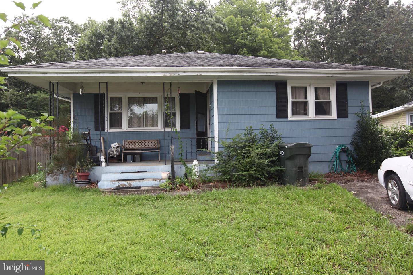 28 Pearl Dr, Howell Township, NJ 07731 - MLS NJMM2003926 - Coldwell Banker