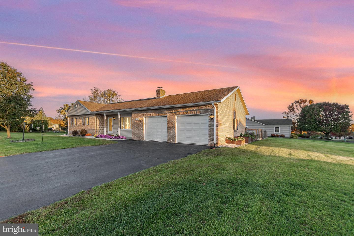 32 Crestview Ln, Gettysburg, PA 17325 - MLS PAAD2010996 - Coldwell Banker