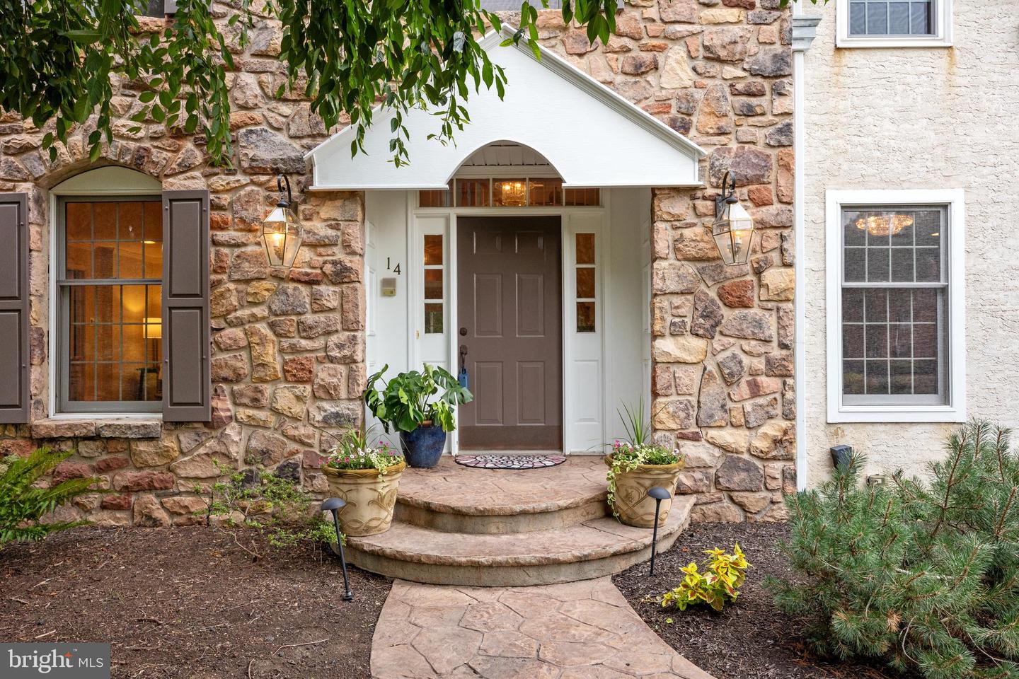 14 Standing Tree Cir, Holland, PA 18966 - MLS PABU2075296 - Coldwell Banker