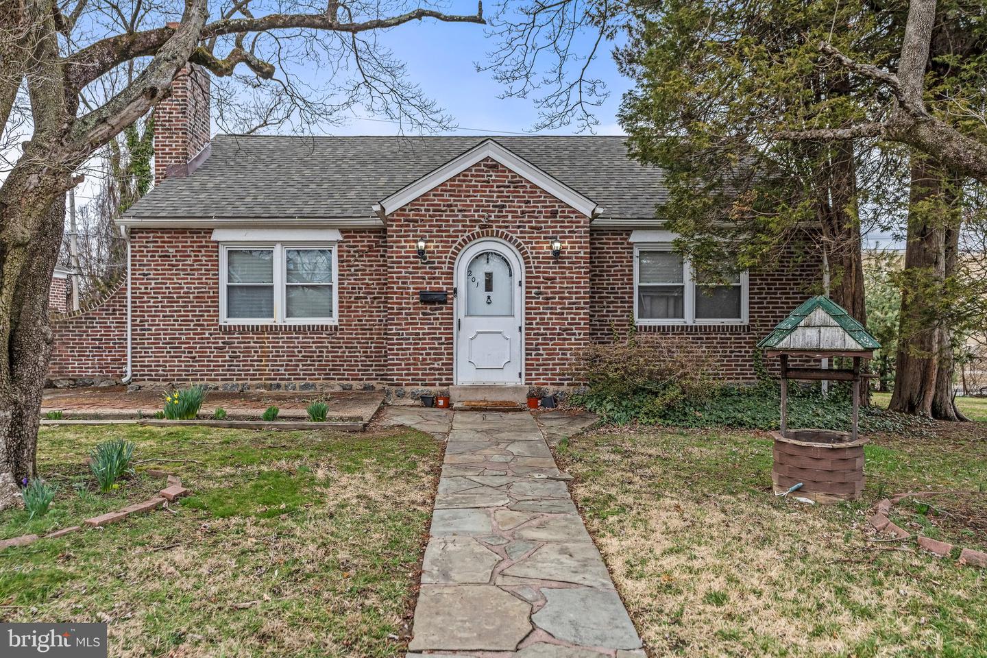 201 Priscilla Ln, Aldan, PA 19018 - MLS PADE2061708 - Coldwell Banker