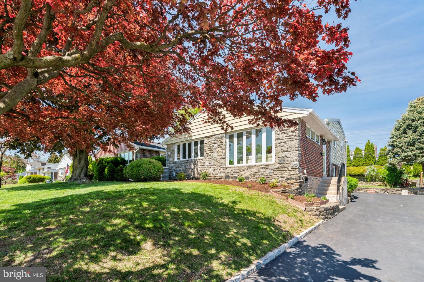 118 Greenbriar Ln, Havertown, PA 19083 - MLS PADE2088050 - Coldwell Banker