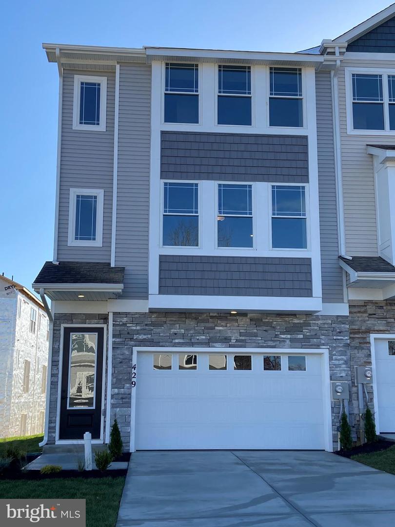 429 Abigail Ave, Waynesboro, PA 17268 - MLS PAFL2023666 - Coldwell Banker