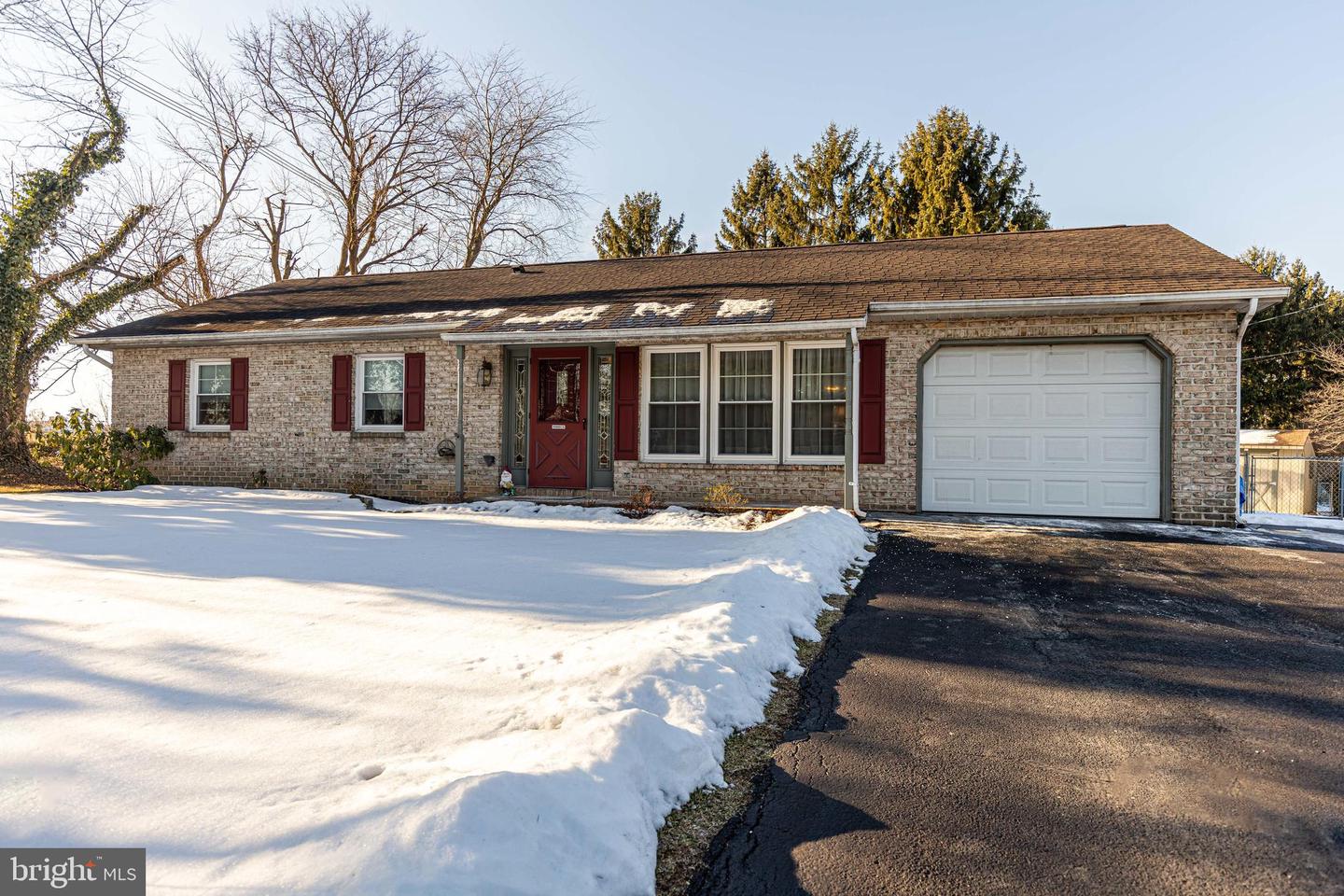 952 Brandon Dr, Chambersburg, PA 17201 - MLS PAFL2025032 - Coldwell Banker