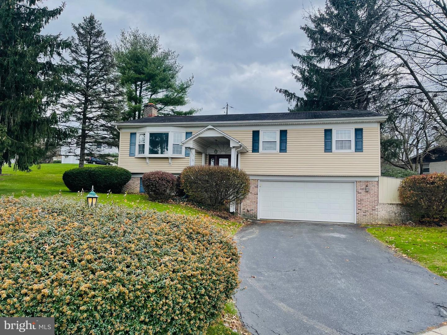 222 Oxford Dr, Lititz, PA 17543 - MLS PALA2028454 - Coldwell Banker