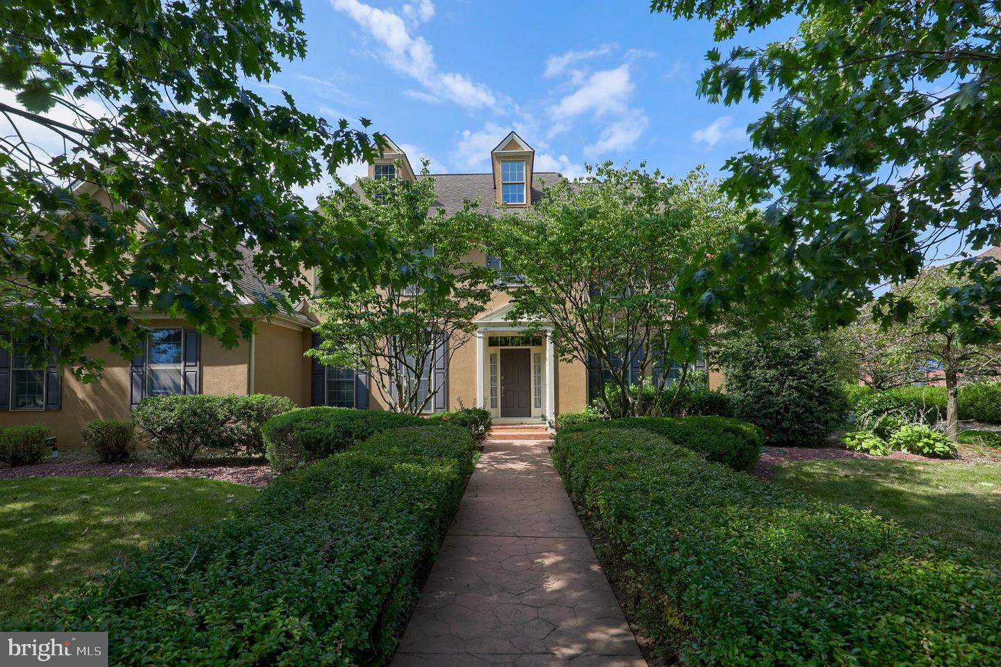 2195 Lois Ln, Lancaster, PA 17601 - MLS PALA2040390 - Coldwell Banker