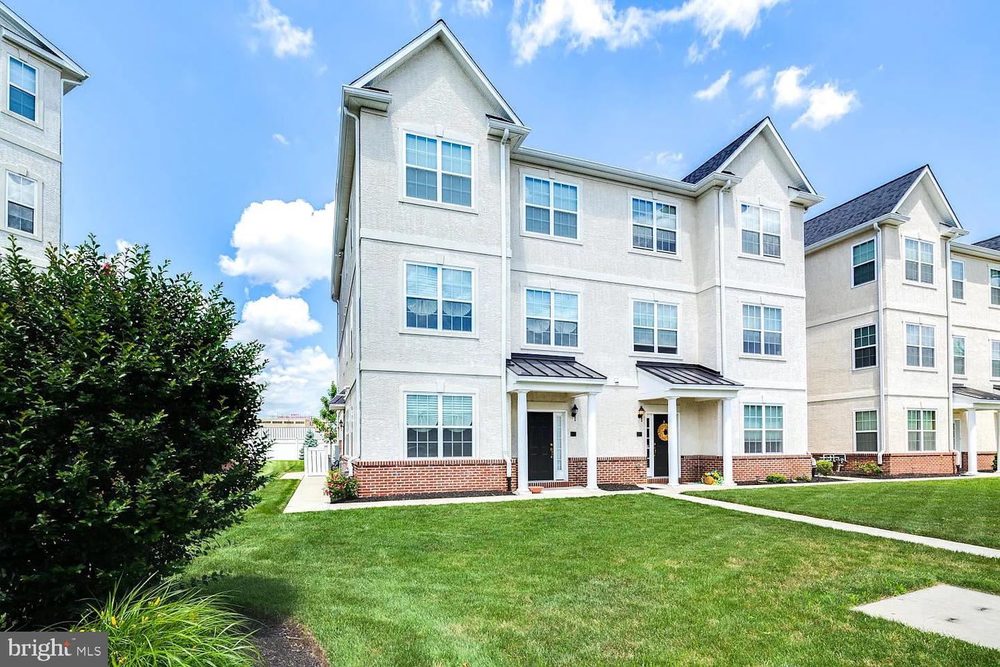 2021 Capri Dr, Philadelphia, PA 19145 - MLS PAPH2227398 - Coldwell Banker